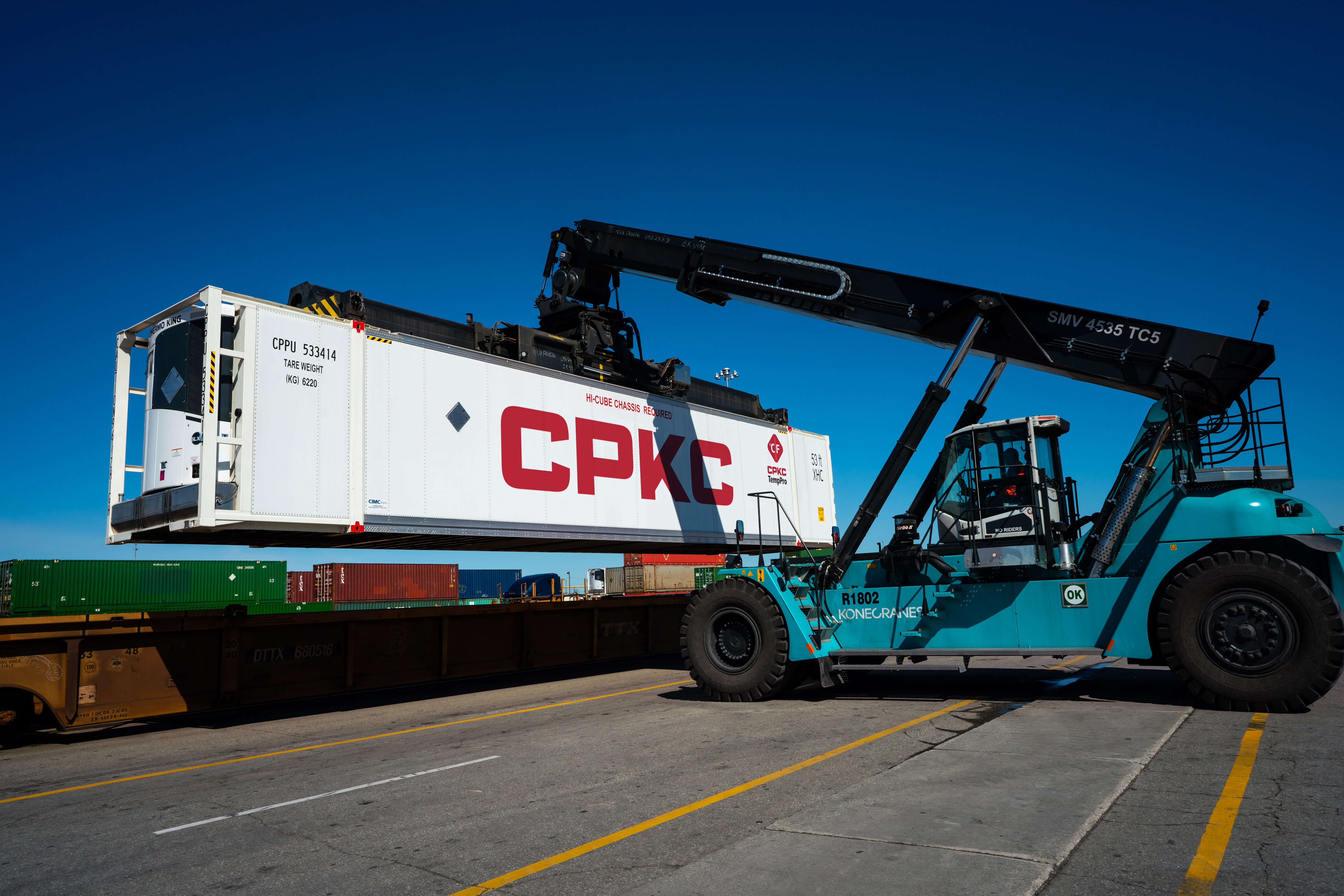 CPKC and Americold establish strategic collaboration.